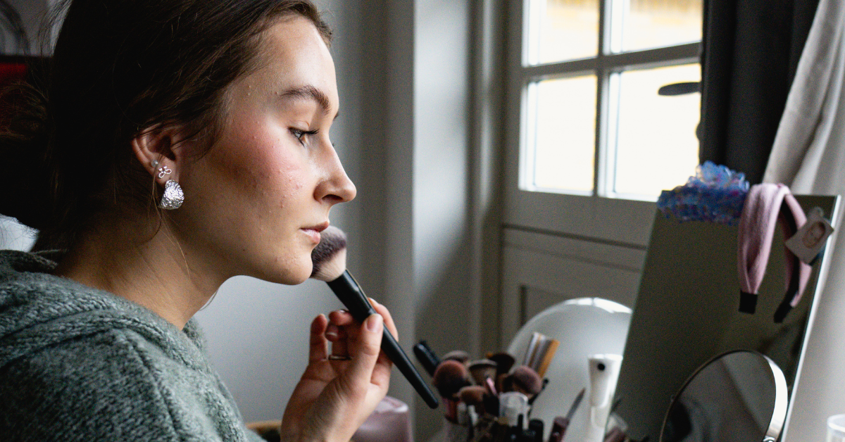 Fra farverige negle til alvorlige reaktioner - Astma-Allergi Danmark